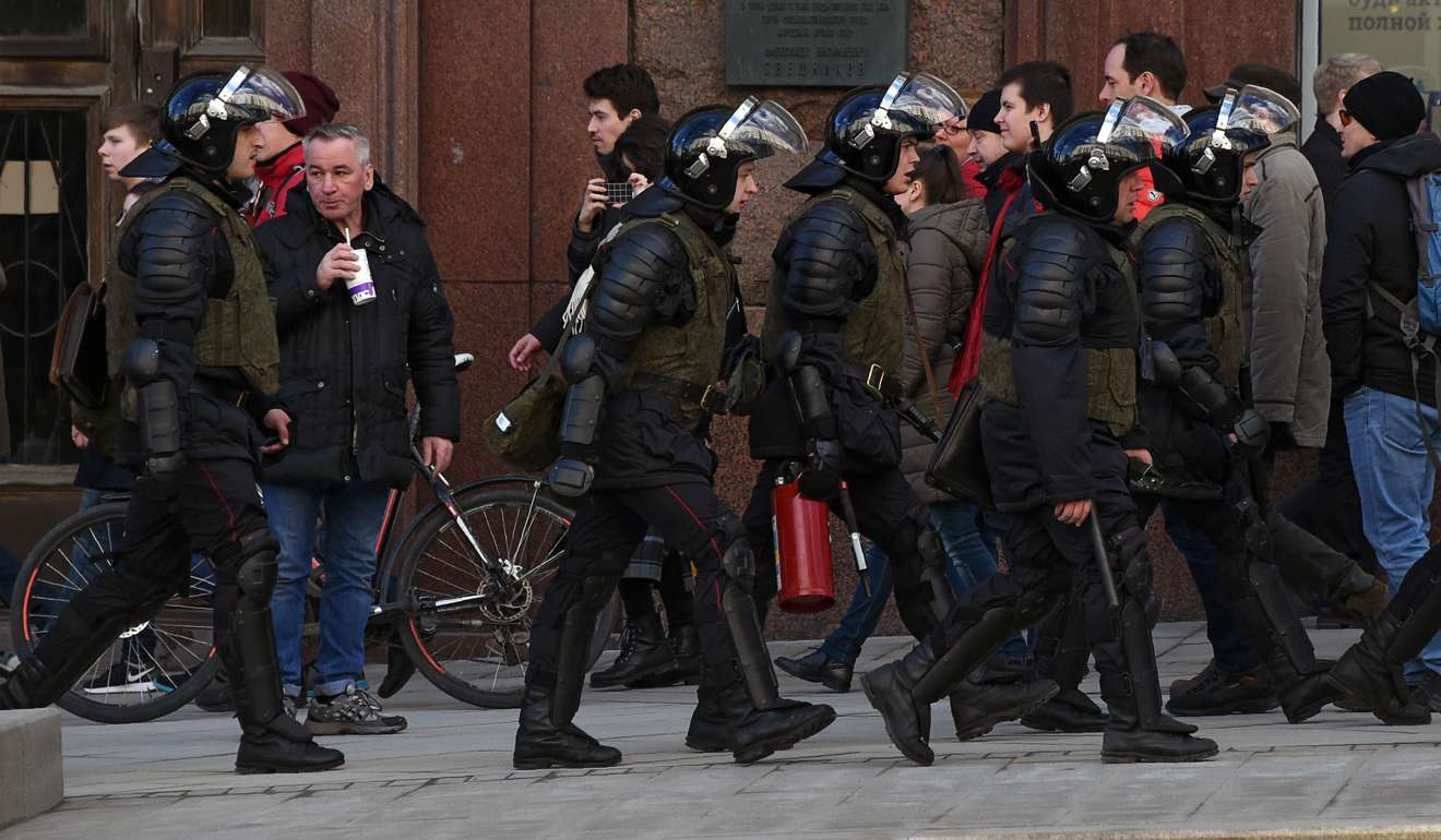 Opposition leader Navalny arrested as Russians defy anti-corruption ...