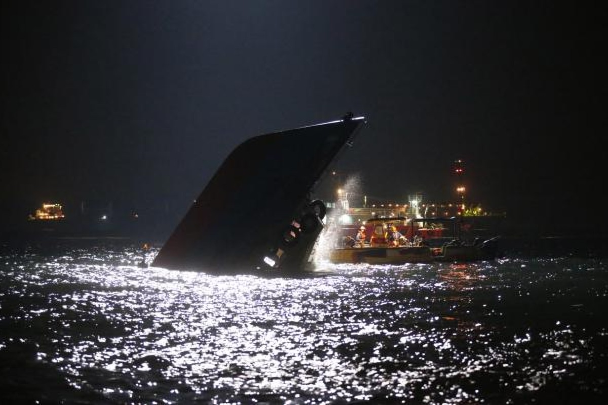 Father shrugs off head injury to rescue his family in Hong Kong ferry ...