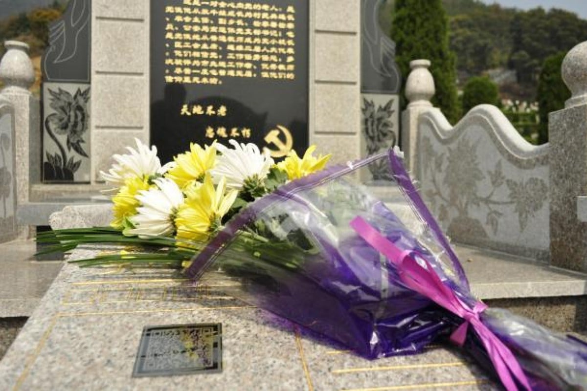 How QR codes are adding a load more memory to loved ones' memorials ...