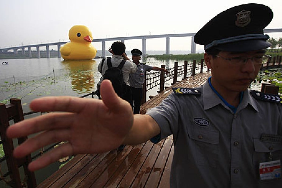 Rubber Duck not all it's quacked up to be as Beijingers bemoan entrance ...