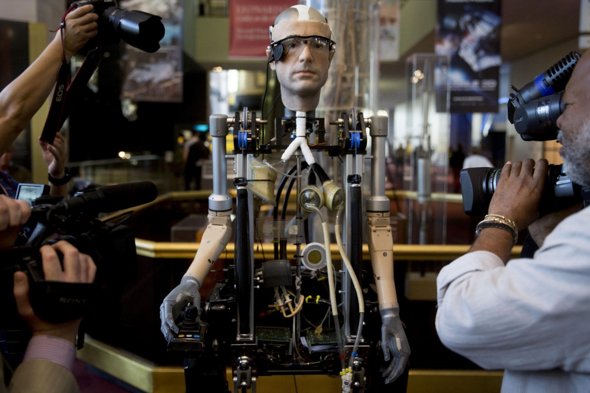 Smithsonian's bionic man has artificial heart and prototype parts ...