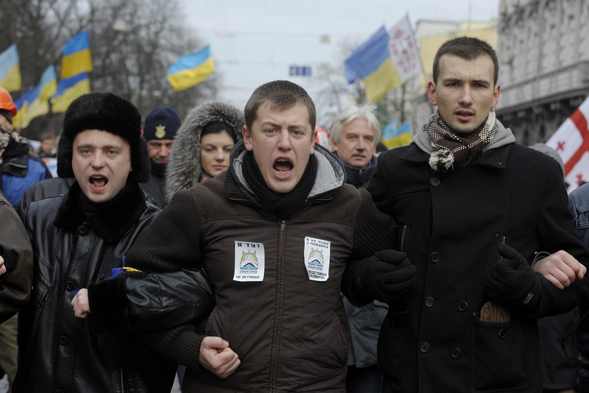 Tens of thousands of Ukrainians march through Kiev over Yanukovich’s U ...