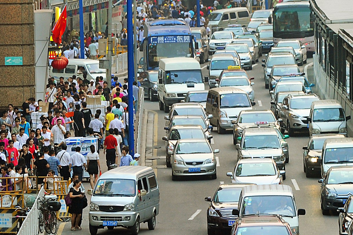 Jaywalkers forced to act as traffic wardens to catch fellow offenders ...