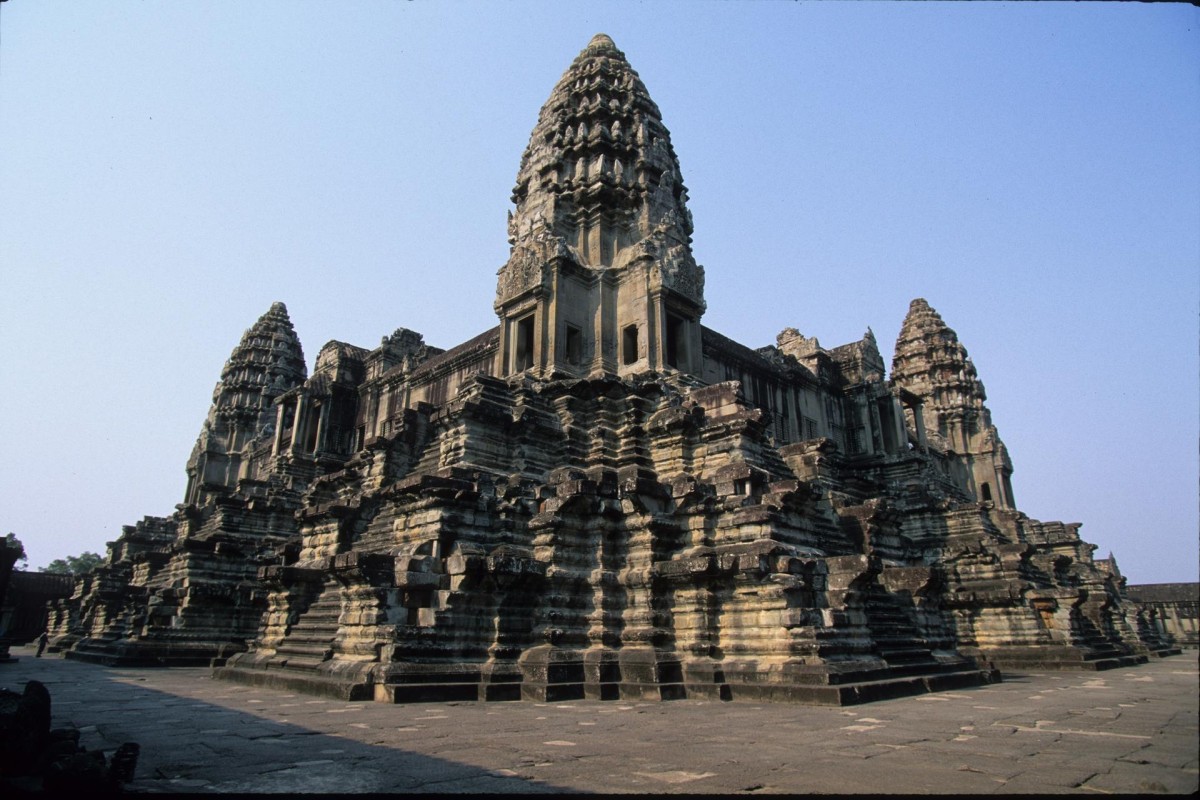 Hi-tech technique reveals hidden 'graffiti' on walls of Angkor Wat ...