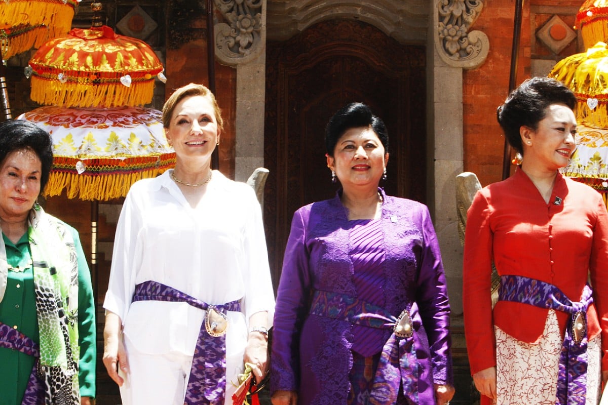 Japanese first lady Akie Abe seeks summit with Peng Liyuan at Apec ...