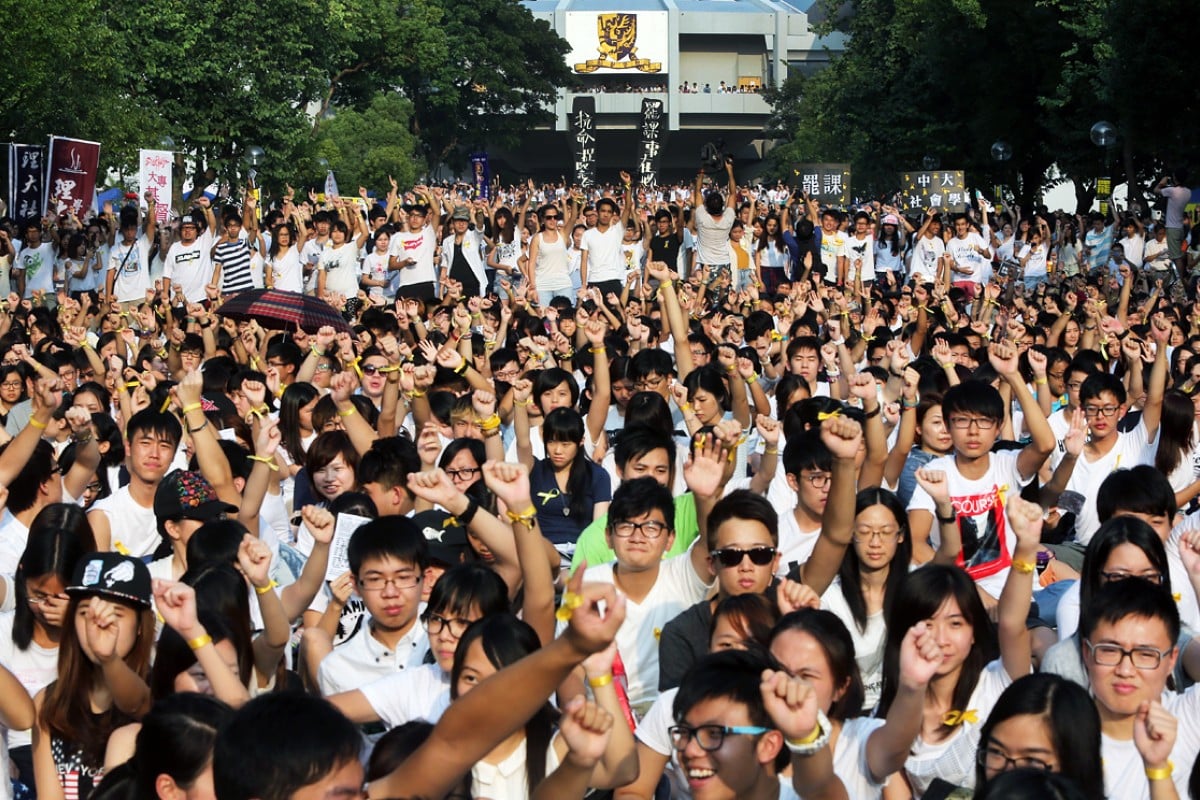 Thousands join Hong Kong students' democracy protest as classroom ...