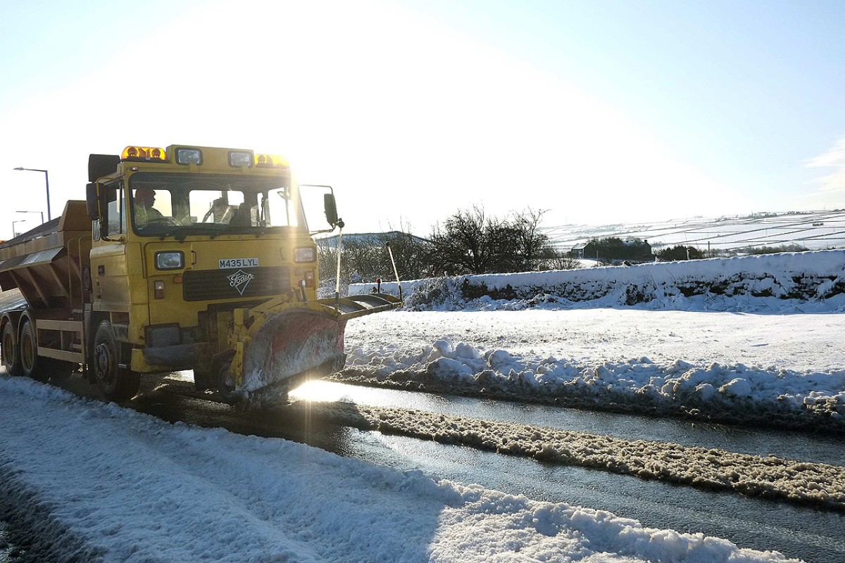 Snow, ice sweep Britain, stranding drivers | South China Morning Post