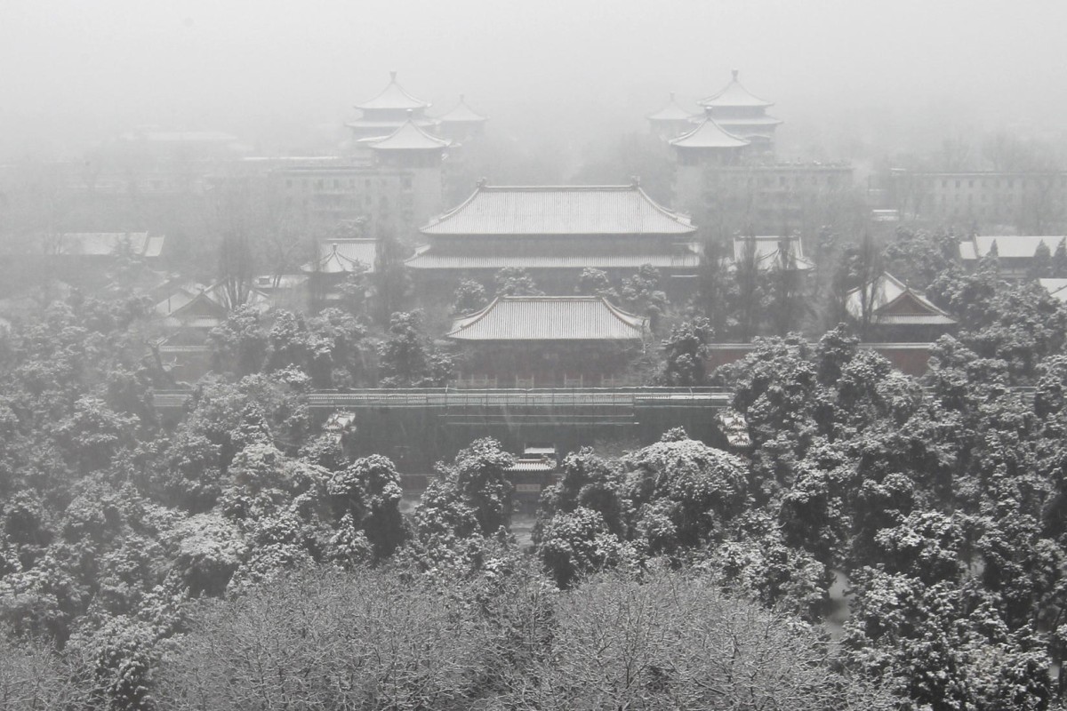 Beijing welcomes auspicious snowfall amid heavy pollution over Lunar ...