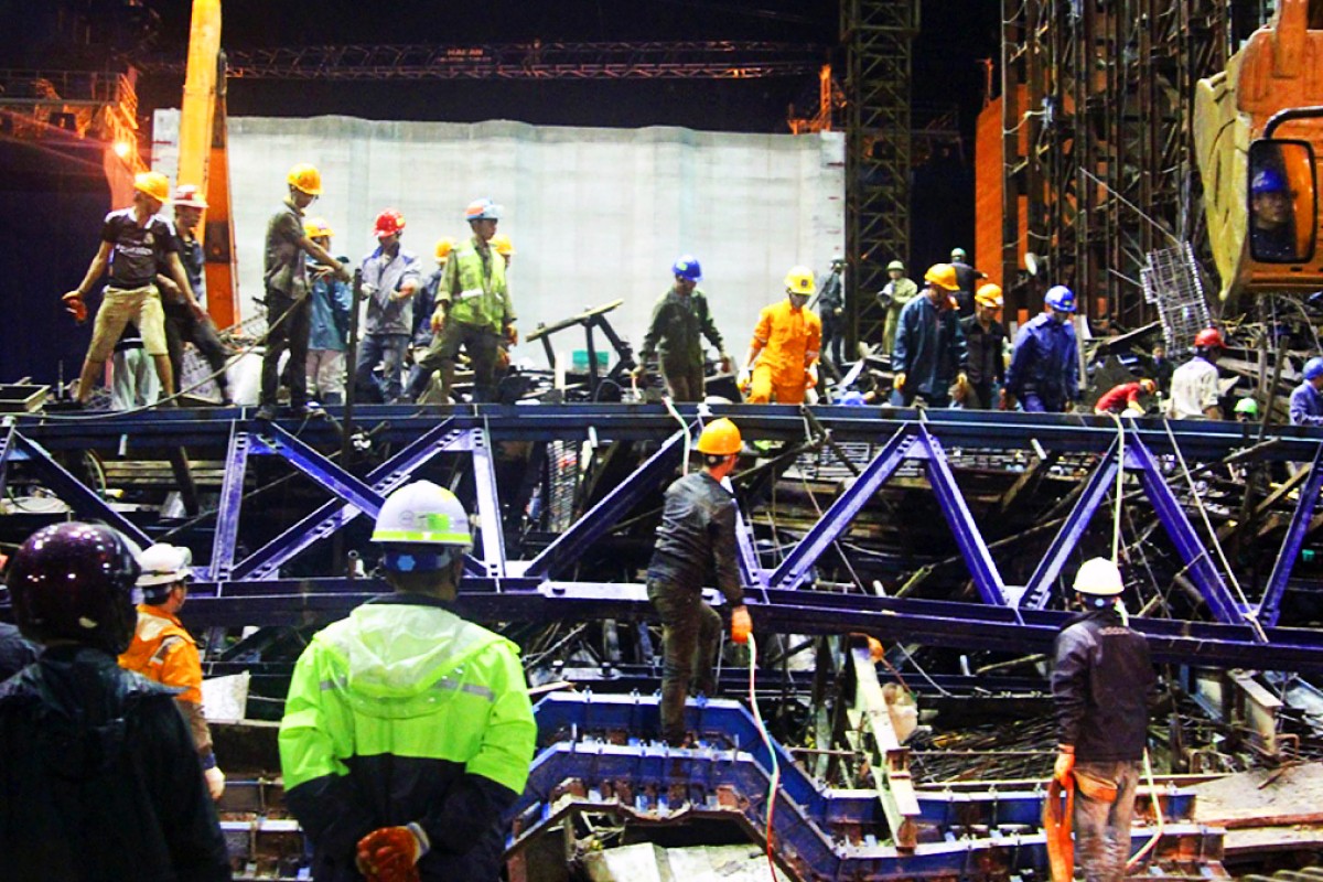 Fourteen workers killed as scaffolding collapses at Vietnam ...