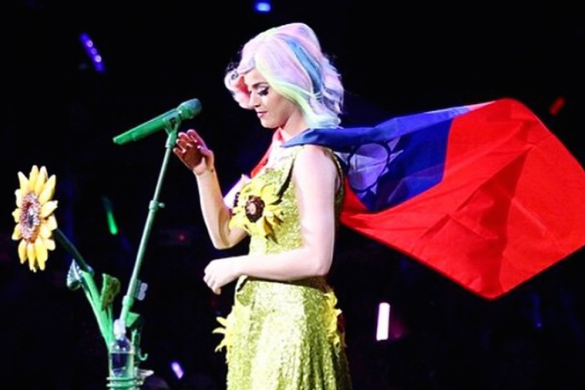 Katy Perry courts controversy with sunflower outfit and Taiwan flag at ...