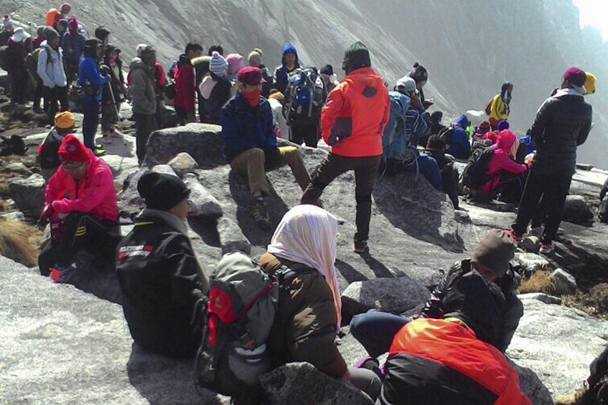 Malaysia quake kills 11 people as dozens try to climb down Mount ...