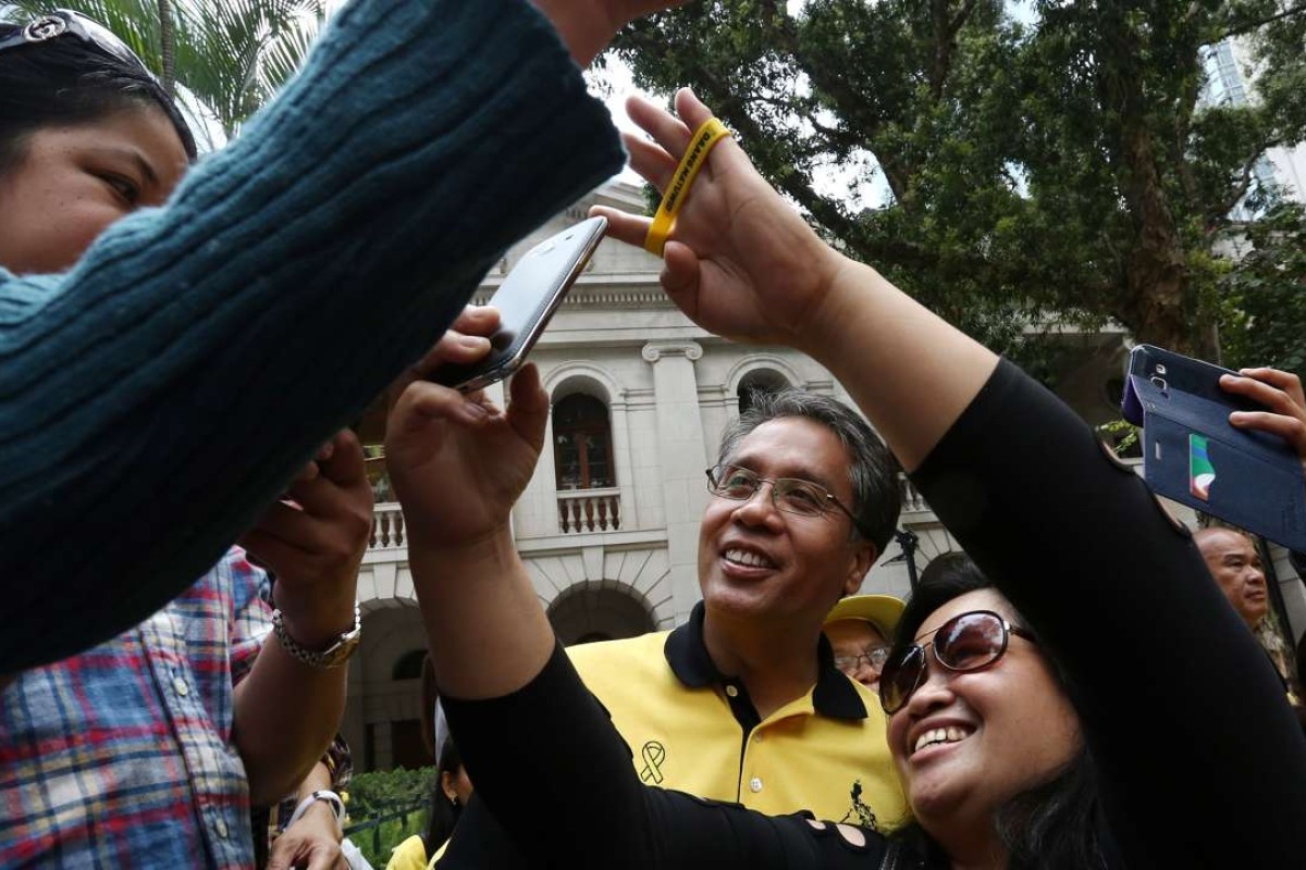 A long way for a vote: Philippine presidential candidate Mar Roxas ...