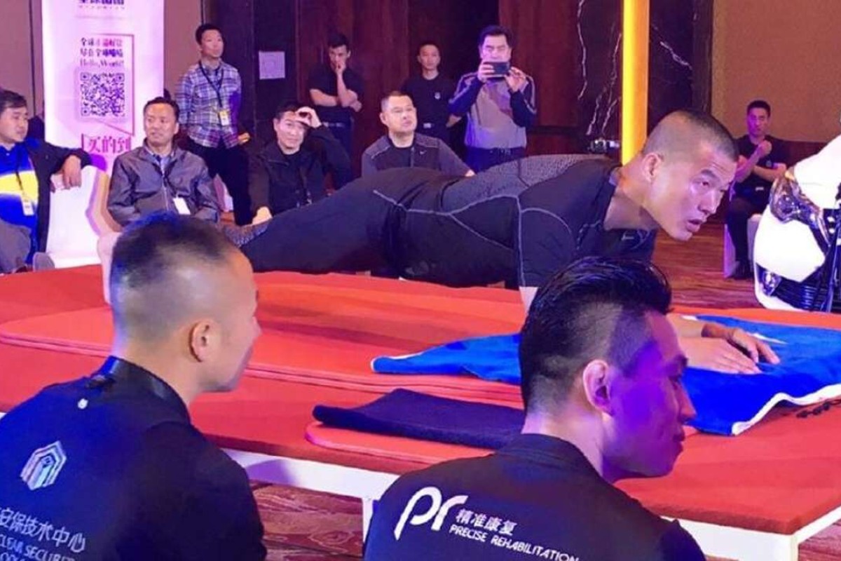 Man of steel: Chinese SWAT team member beats world record for holding ...