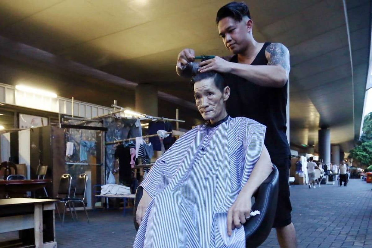 Happy hair, happy people ... New York stylist gives free haircuts to ...