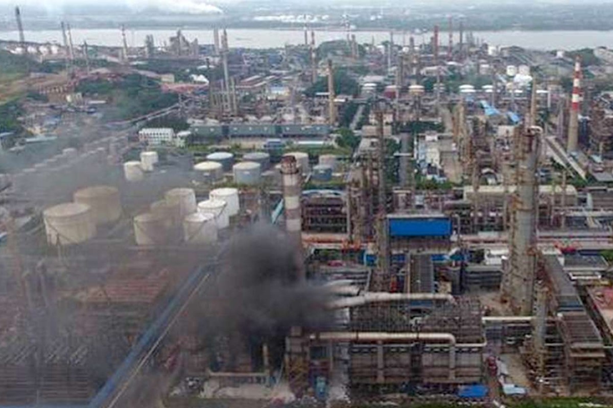 Explosion and fire erupt at Chinese oil refinery | South China Morning Post