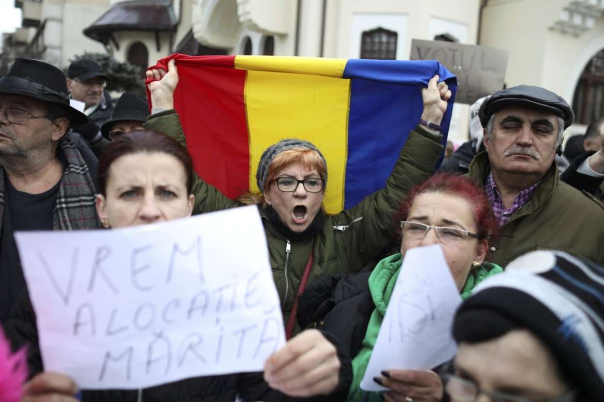 Romanian government repeals controversial corruption law | South China ...