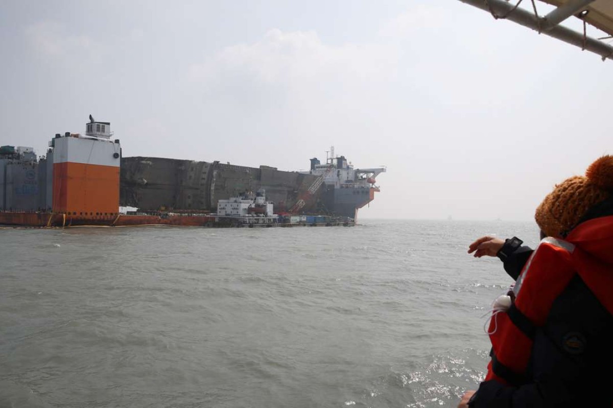 Possible human remains found after Sewol ferry raised from seabed ...