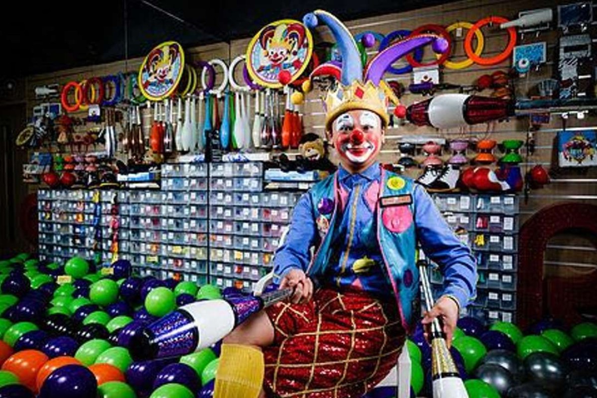 Send in the clowns: Hong Kong chief executive-elect gets advice from an ...