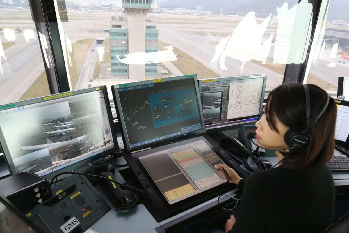 Aviation authority to reconsider retiring old air traffic control ...