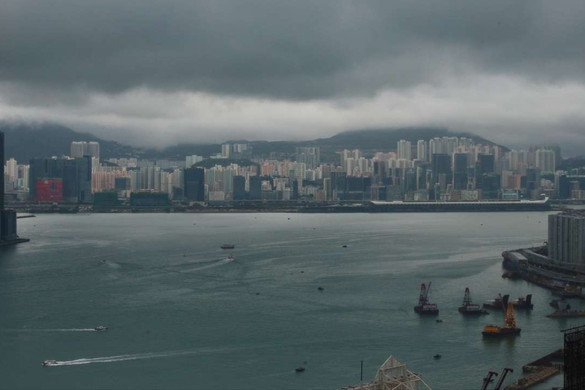 Hong Kong bracing for a wintry weekend ahead as heavy rain ...