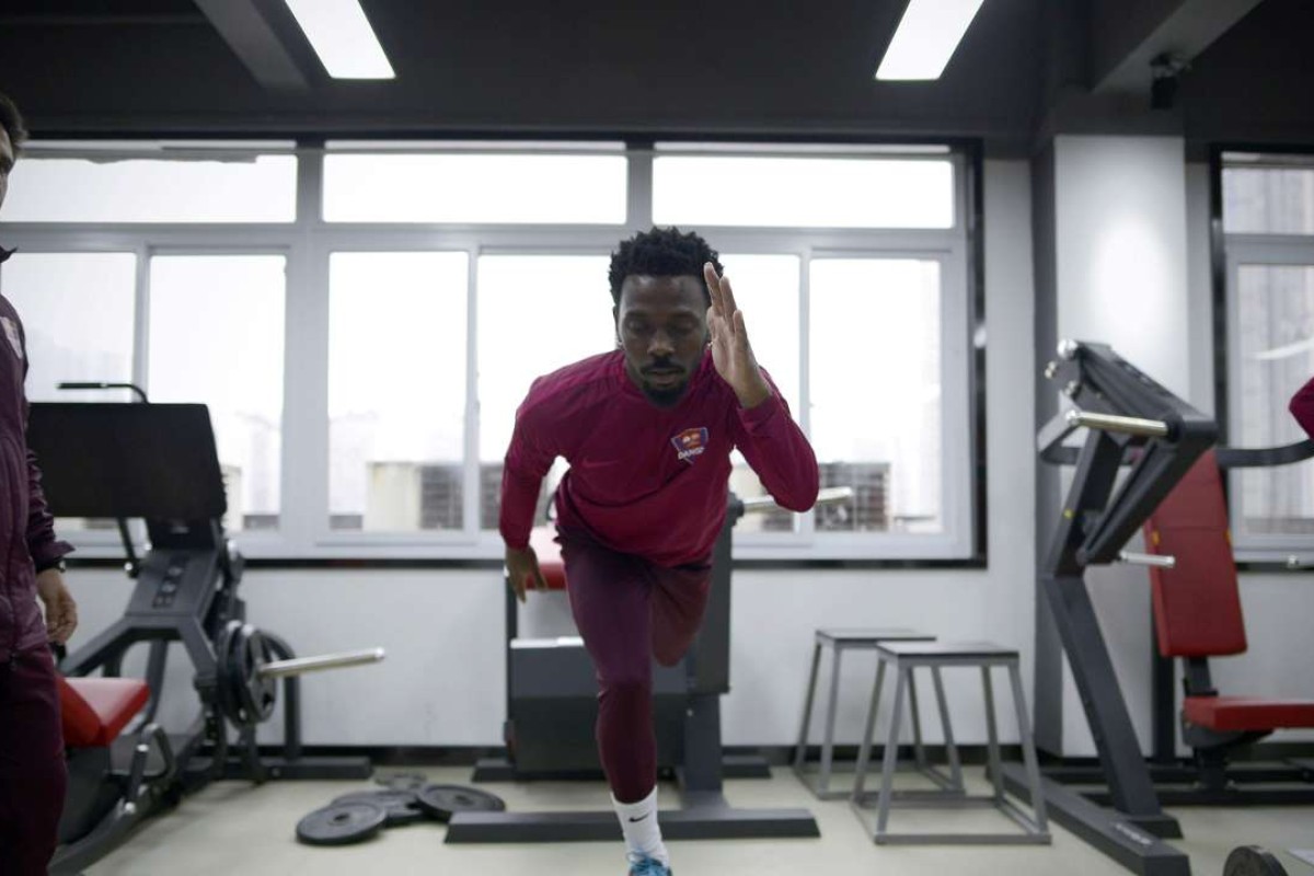 Little-known Brazilian Fernandinho attempts to bridge cultural gap ...