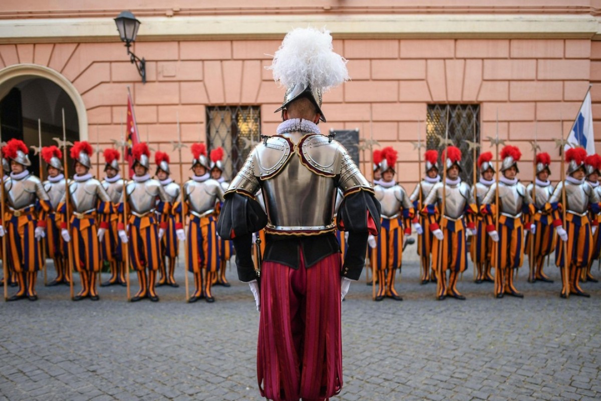 Vatican Swiss Guard gets 40 new troops on anniversary of bloody Rome ...
