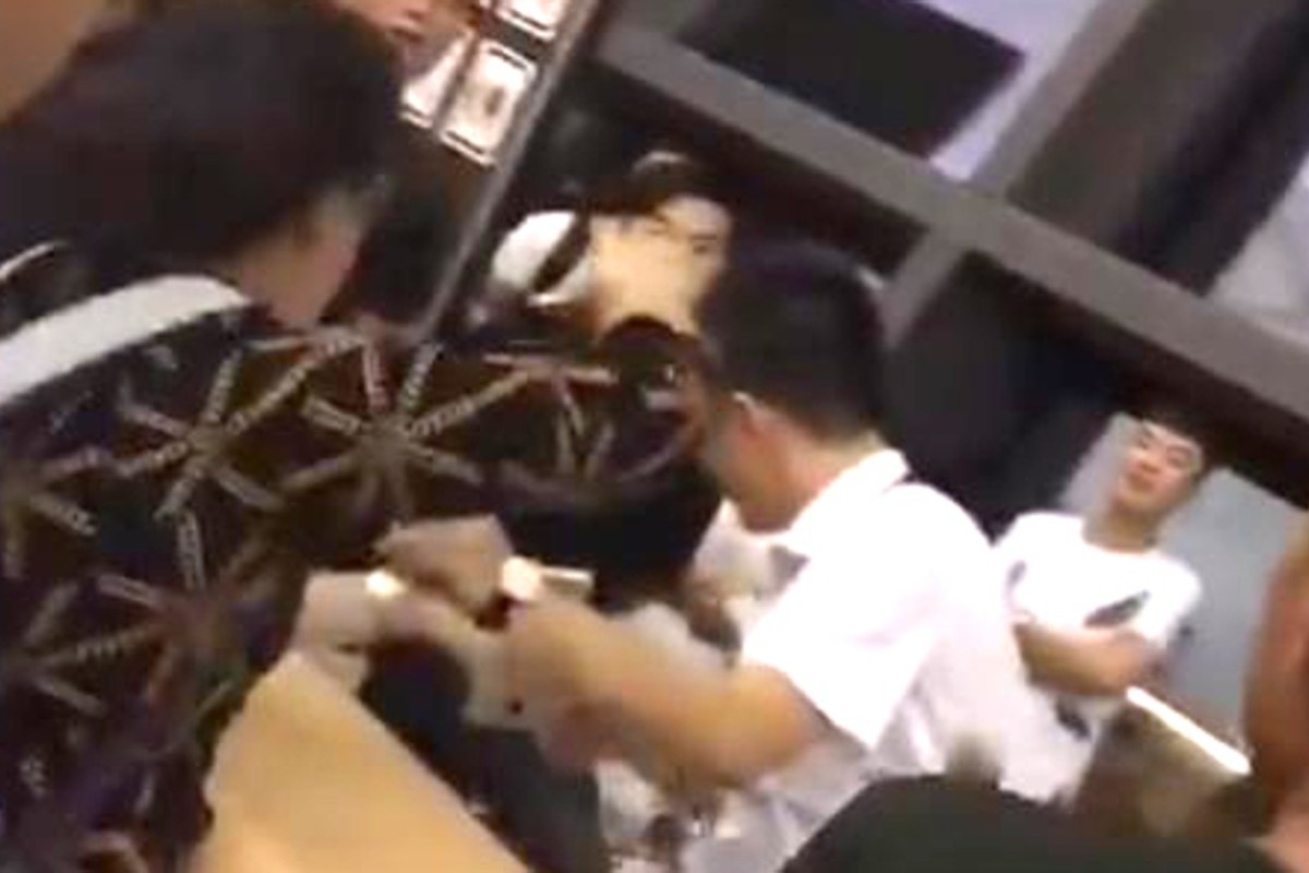 Chinese passenger fined and detained for 10 days over airport slapping ...
