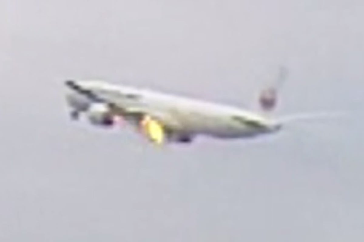 Japan Airlines flight makes emergency landing in Tokyo after suspected ...