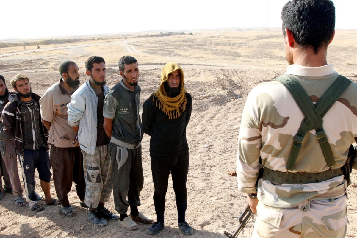 In rare scenes, hundreds of Islamic State fighters are surrendering en ...