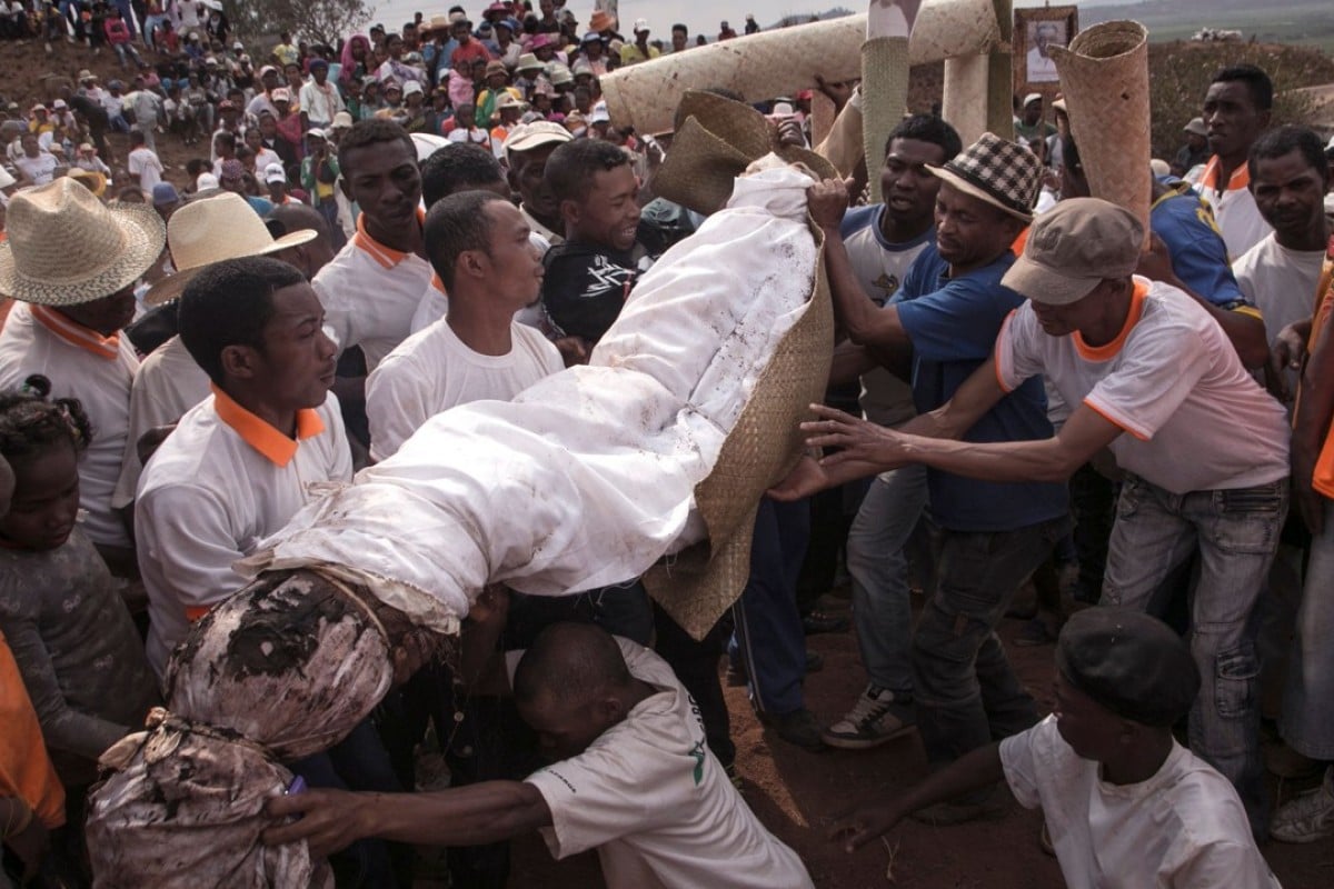 Plague alert in Madagascar over ‘turning’ ritual that raises the dead ...