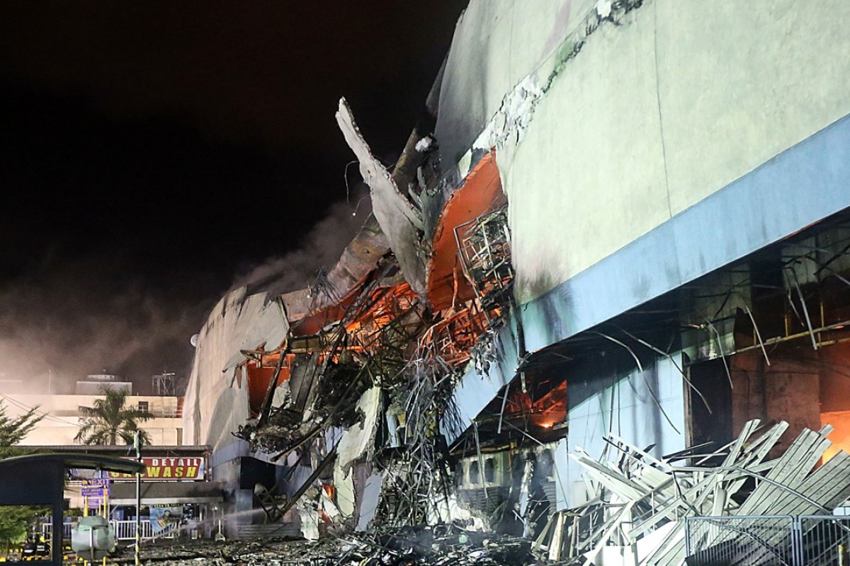 Zero chance of survival: fire rips through Philippine shopping centre ...