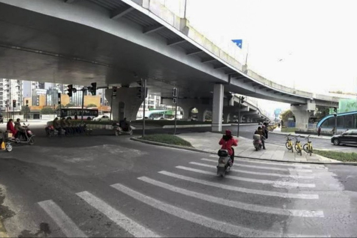 Drivers baffled as 37 sets of lights set up at China crossroads | South ...