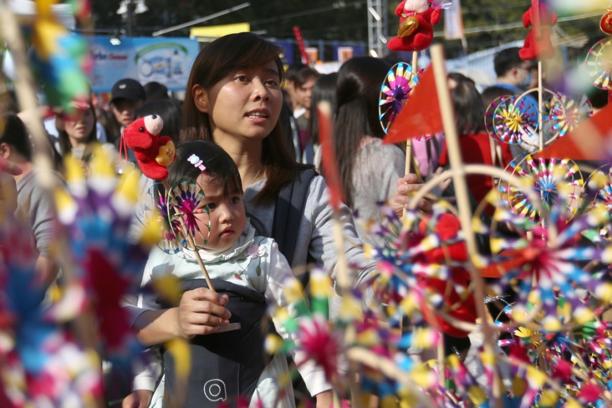Hongkongers pile into the park for all the fun of the Lunar New Year ...