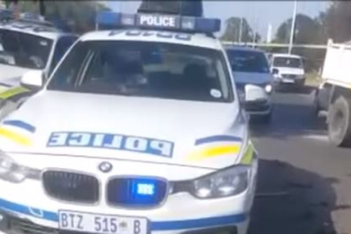 Watch: dramatic robbery of South African cash van in broad daylight ...