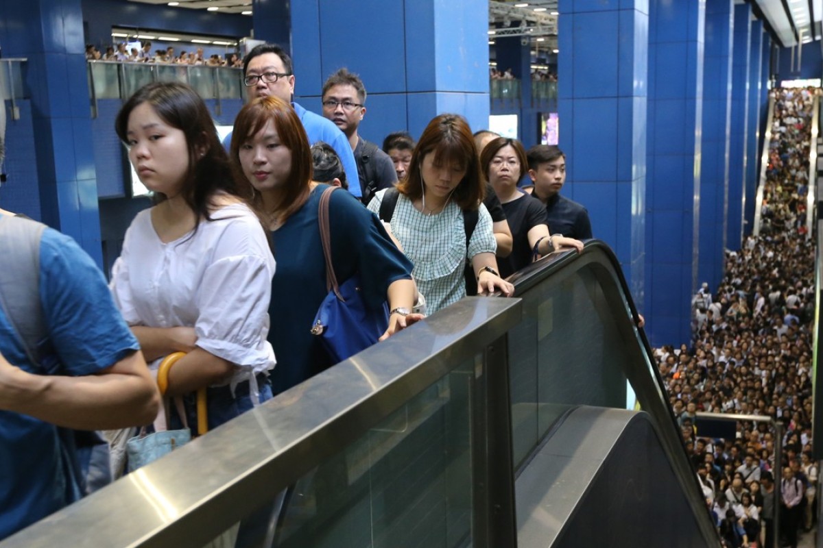 More than 600 road sections blocked and chaotic scenes at Hong Kong MTR ...