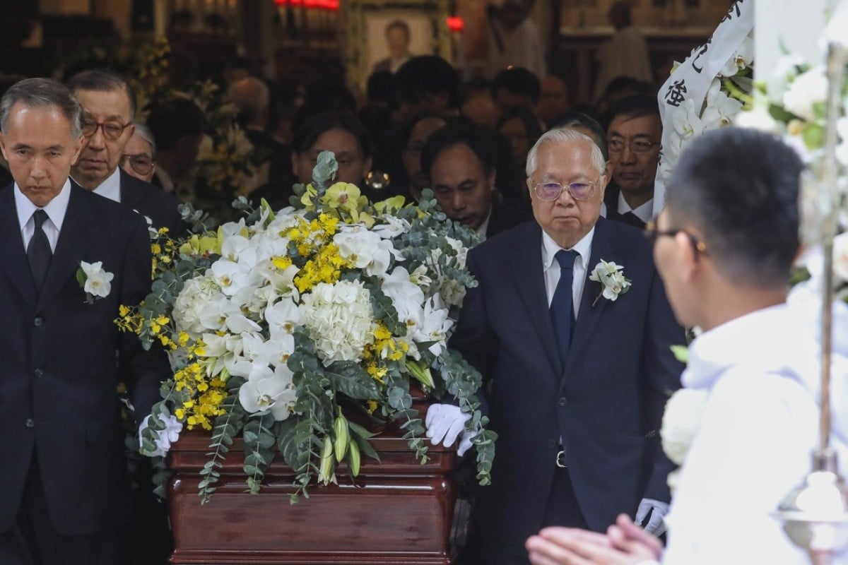 Brothers and tycoons bid farewell to real estate mogul Walter Kwok at ...