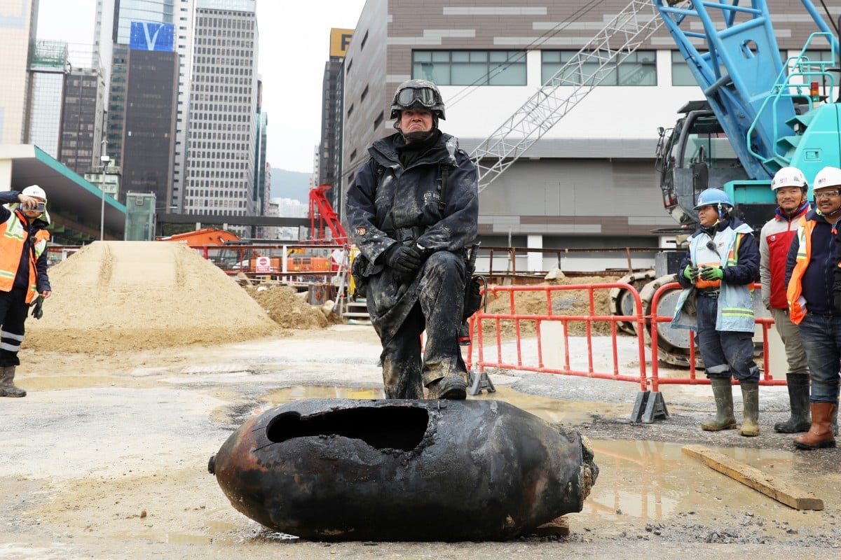 Hong Kong bomb disposal hero gets well-deserved salute for cold courage ...