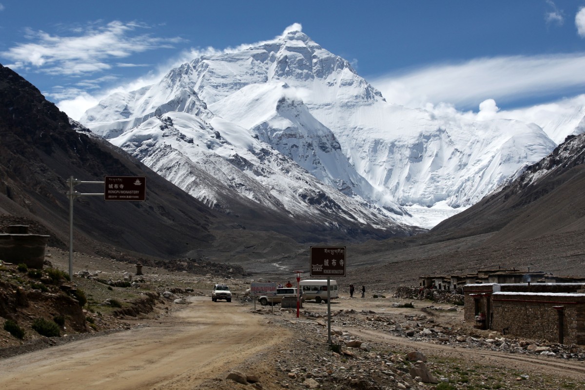 China closes Everest base camp to tourists until further notice to ...