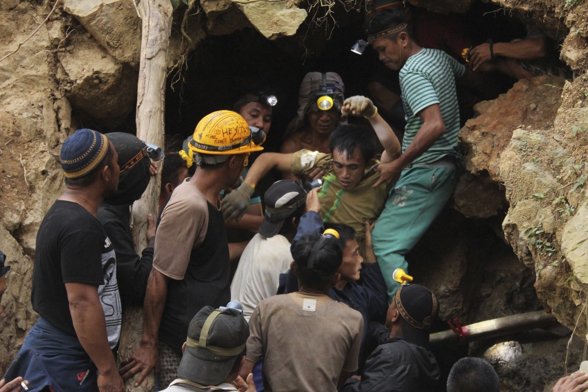 Up to 100 people still feared trapped in illegal Indonesia gold mine ...