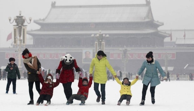 Beijing finally sees its first snow of the season, after a 107-day wait ...