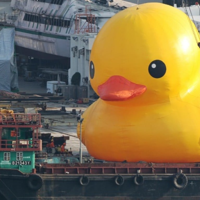 Giant inflatable Rubber Duck is now Hong Kong tourist attraction ...