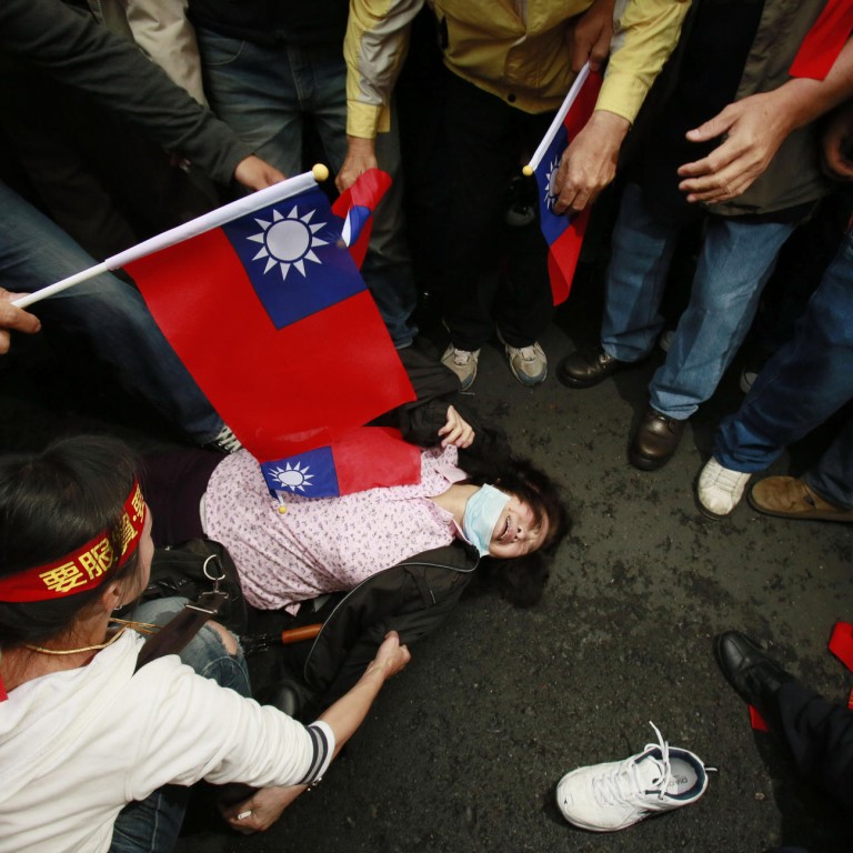 Scuffles erupt between rival Taiwan protesters near legislative ...