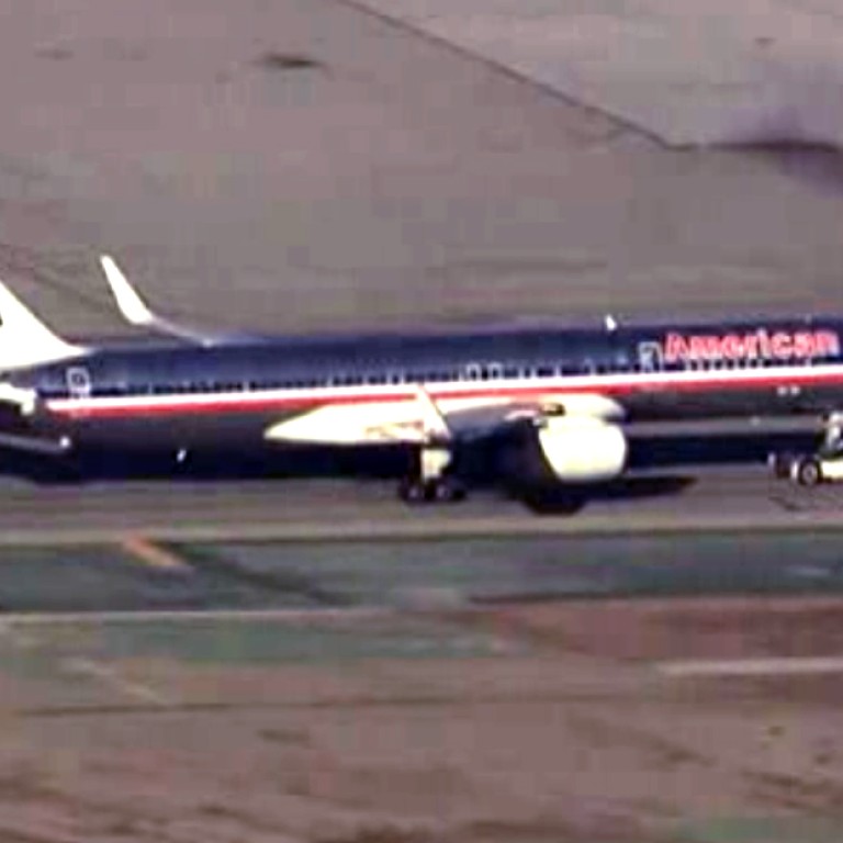 American Airlines Boeing 757 makes emergency landing as walls pop loose ...