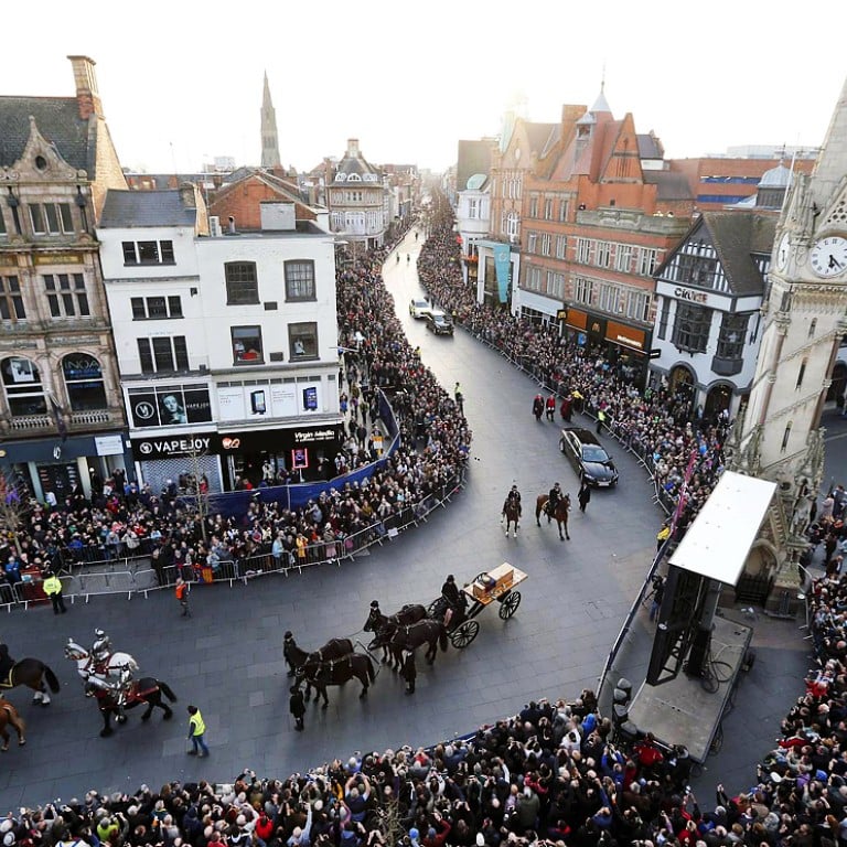 Thousands pay tribute to King Richard III, 530 years after death on ...
