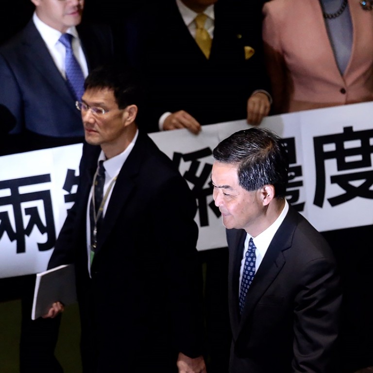 Hong Kong Chief Executive CY Leung sells policy address to a sceptical ...