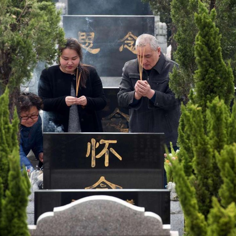The Chinese way of death: minutes after learning aunt died, family ...