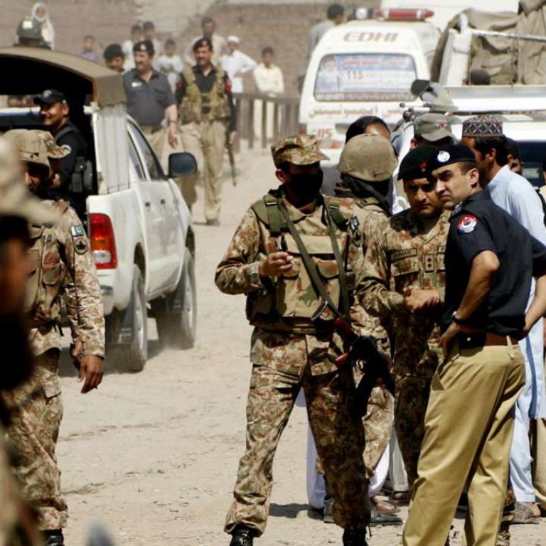 Pakistani gangsters kill six policemen, take 24 hostages during raid to ...