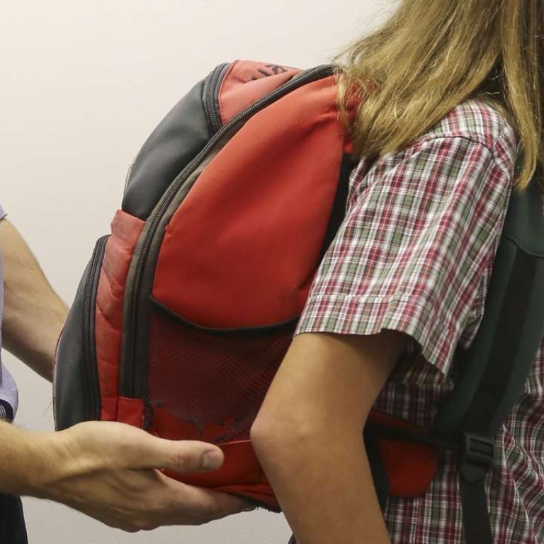 Hong Kong physio’s advice on how to carry bags and loads correctly to ...