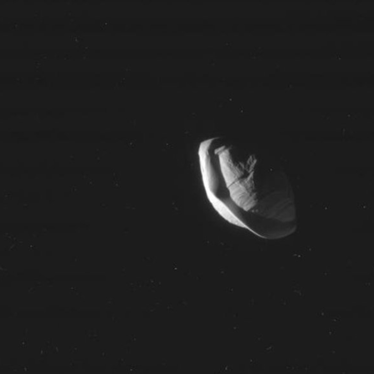 New closest-ever photos of Saturn’s moon show it looks like a frozen ...