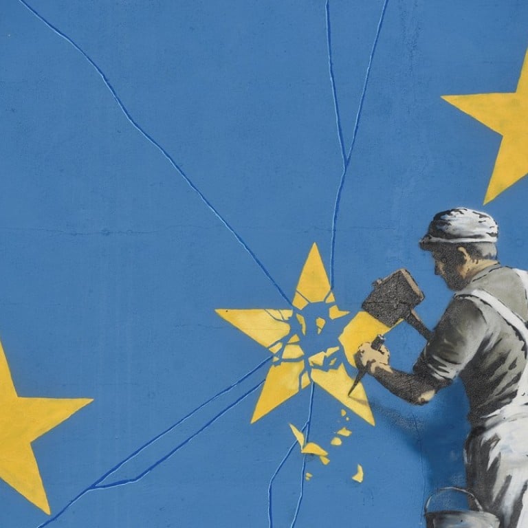 Banksy Brexit mural of worker chipping away at EU flag appears in Dover ...